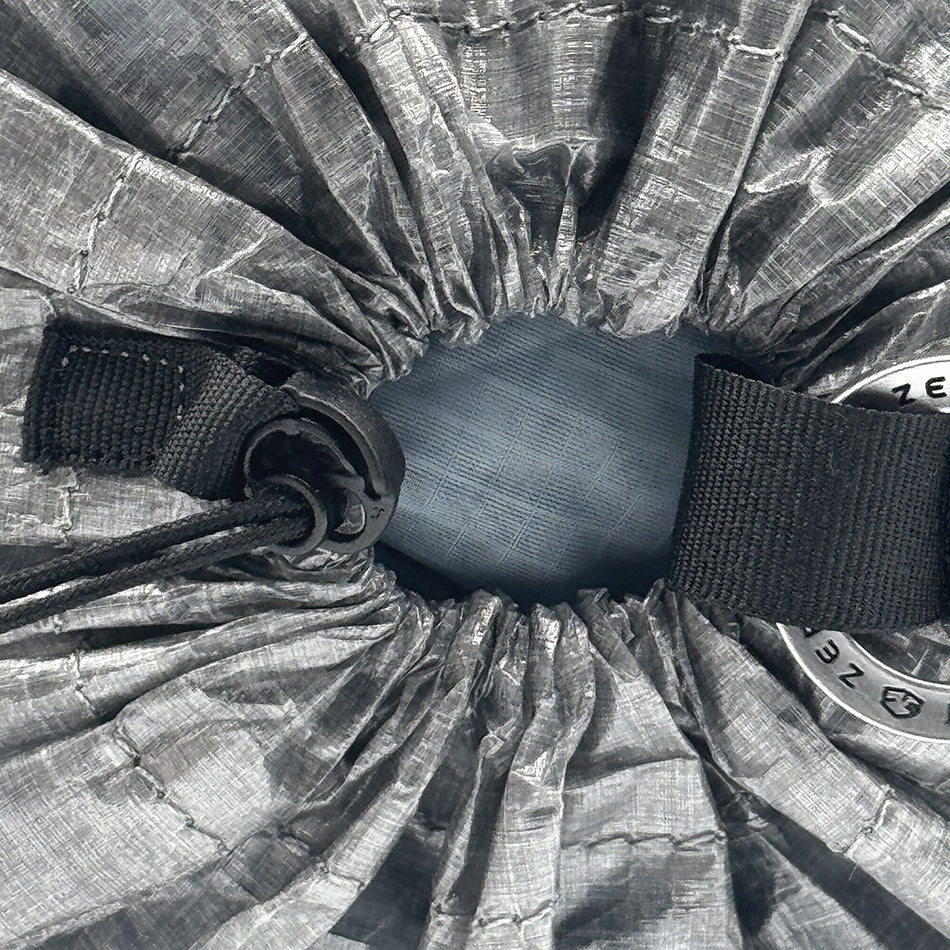 StuffSack 8L with Dyneema®（ダイニーマ素材のスタッフサック）【ZEROGRAM】 – SANKAKU STAND