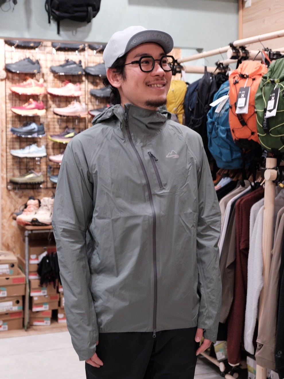 UP-SWING Rain Hoody（トレランザックの上から着れる軽量レインジャケット）【milestone】 – SANKAKU STAND