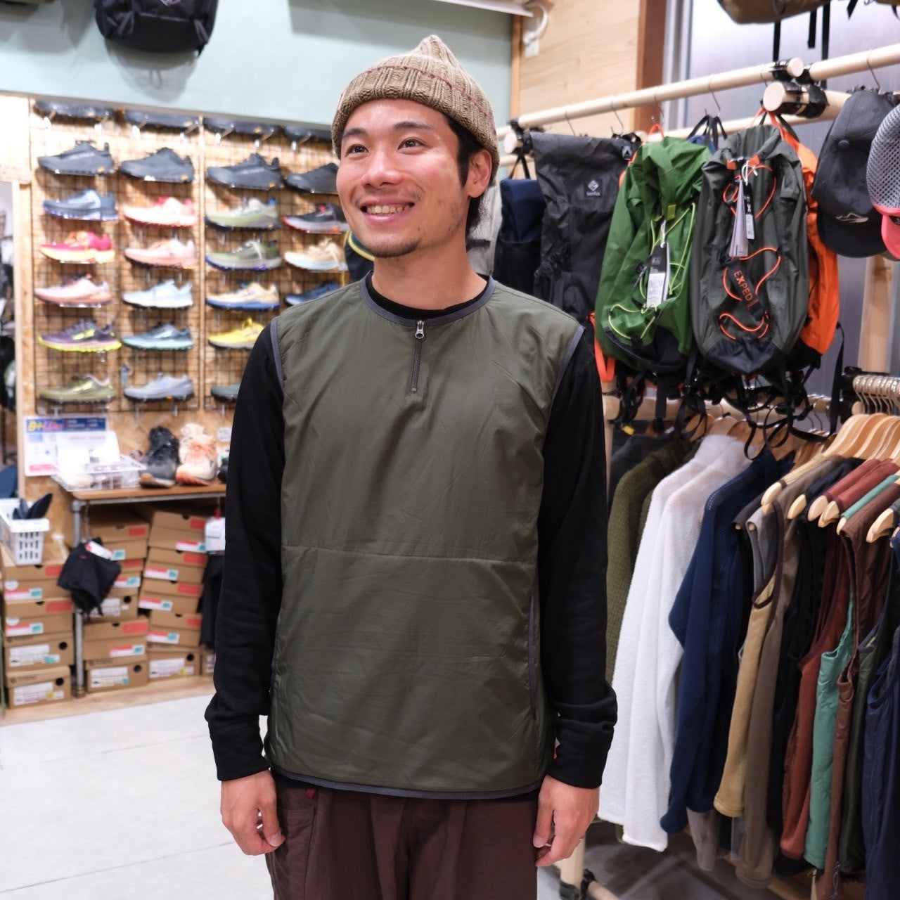 オクタライニングのベスト（軽くてふわふわのアクティブインサレーション）【AXESQUIN ELEMENTS】 – SANKAKU STAND