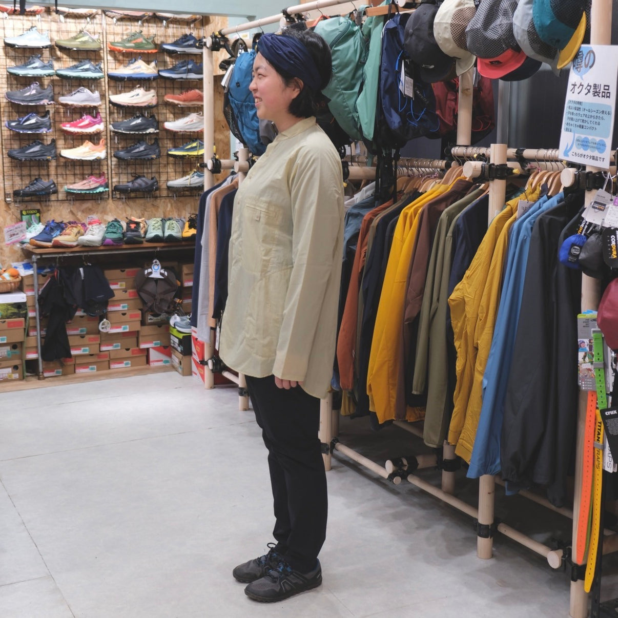 軽くて涼しいロングシャツ（通気度MAX・超軽量ロングシャツ）【AXESQUIN ELEMENTS】 – SANKAKU STAND