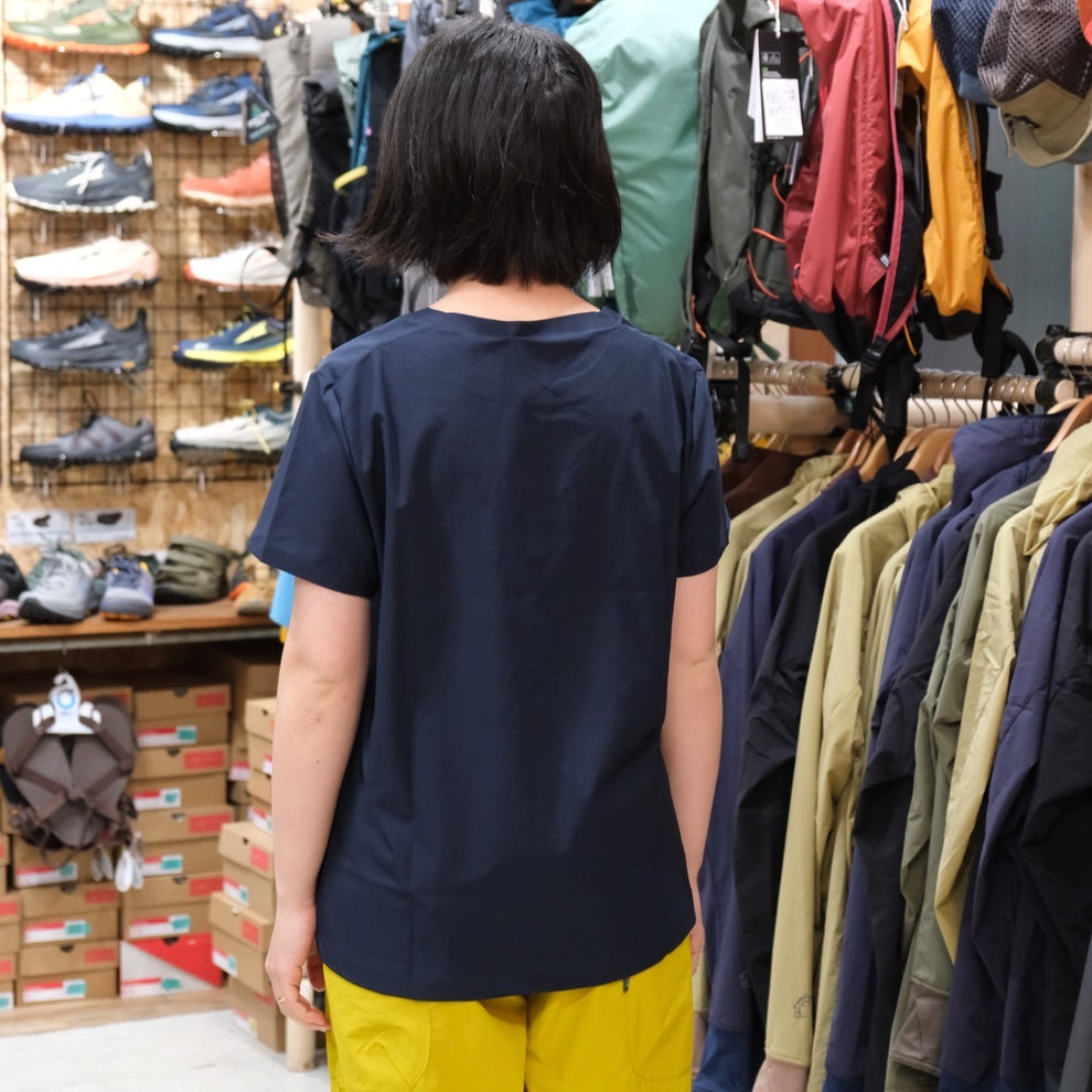 W's Cover Tee（吸水速乾/シルクのような肌触り）【HOUDINI】 – SANKAKU STAND