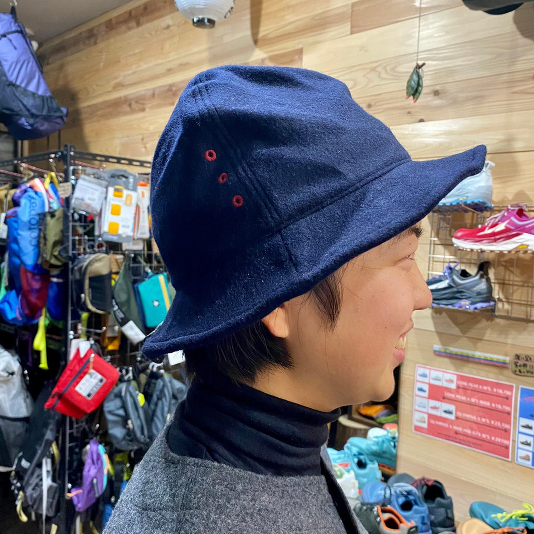 AXESQUIN – SANKAKU STAND